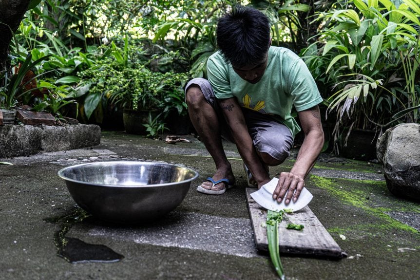 Pina Weaving, Making Clothes From Pineapples - Travel Tramp