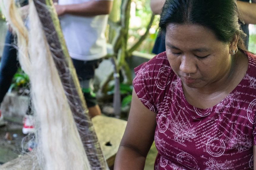 Pina Weaving, Making Clothes From Pineapples - Travel Tramp