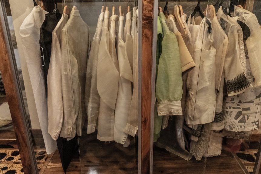 Pina Weaving, Making Clothes From Pineapples - Travel Tramp