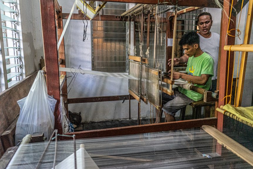 Pina Weaving, Making Clothes From Pineapples - Travel Tramp